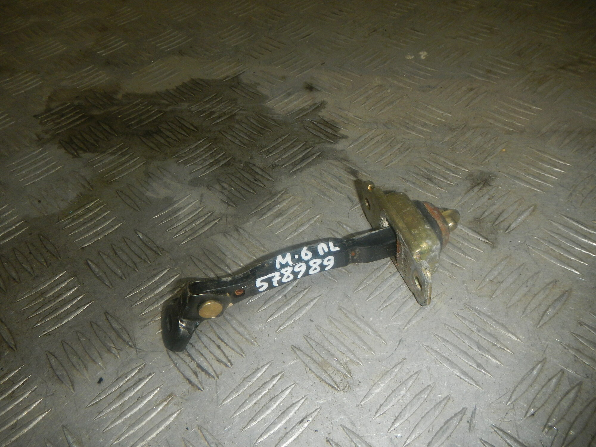 Б/У Ограничитель двери, Mazda (Мазда)-6 (GG) (02-07) MAZDA 6 (GG) (02-07) передний левый Без видимых повреждений. 578989 ...