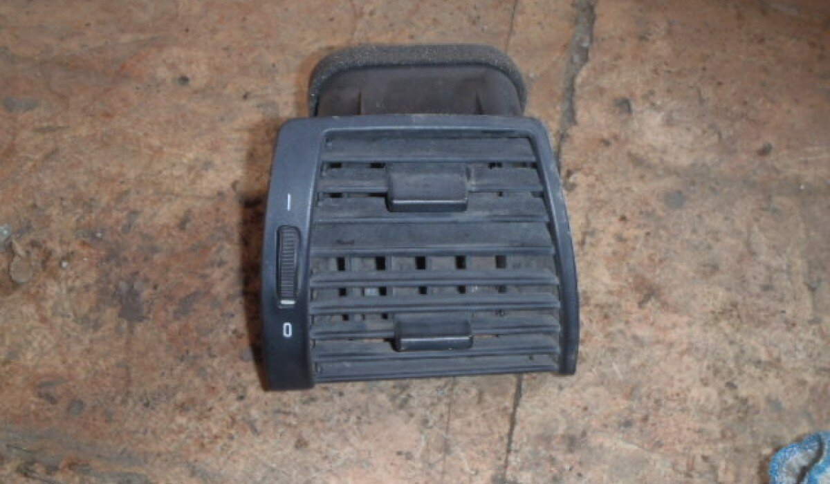 Дефлектор воздушный X5 E53 BMW 64228402216