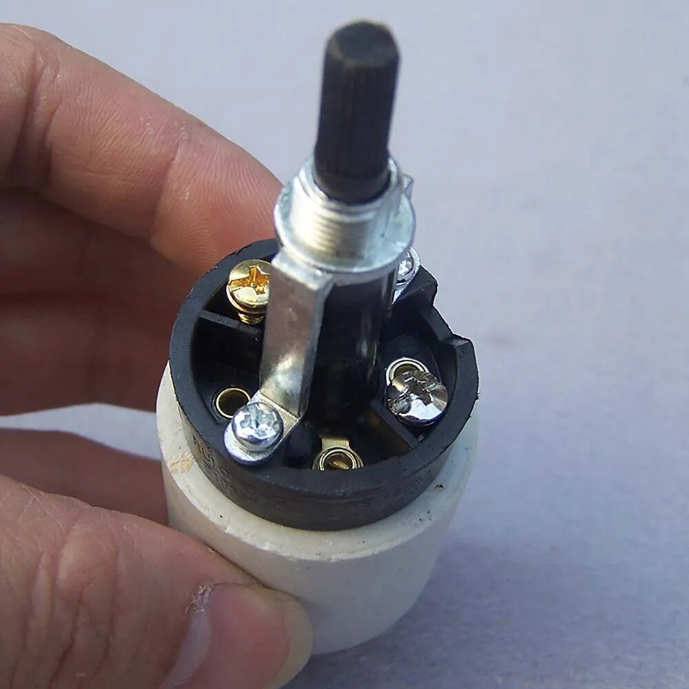 Поворотный патрон E27 LICHIFIT Ceramic