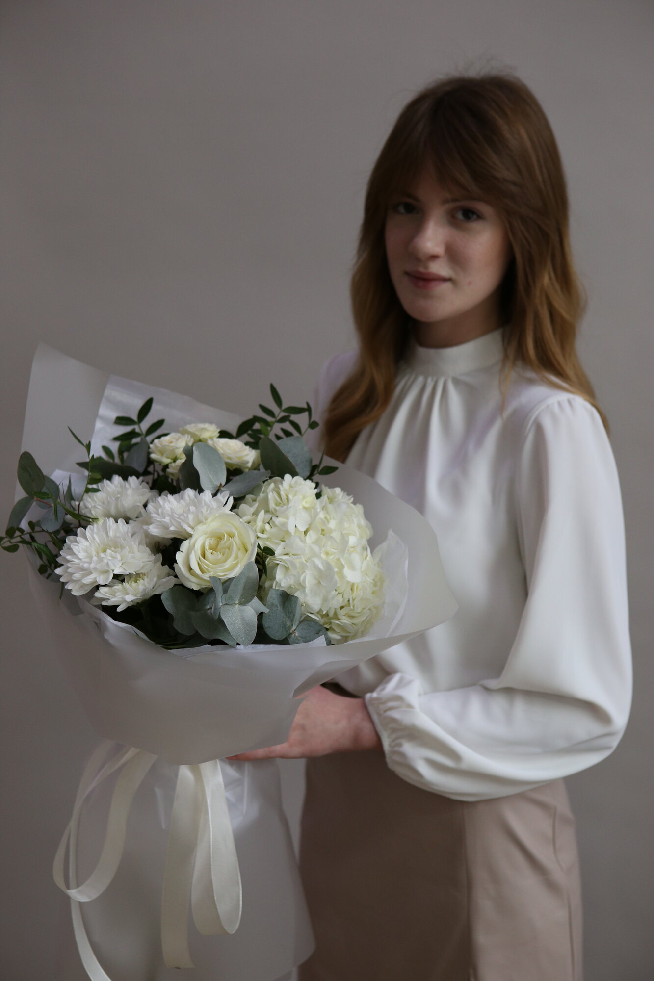 Букет "Гортензия", сборная композиция из гортензии, розы и хризантемы, белые оттенки