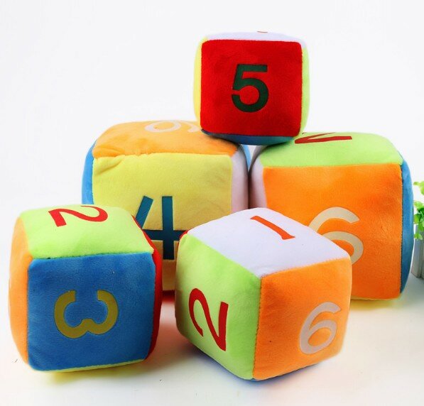 Креативные цифровые кубики для работы по дому, игральные кости, мешки с песком, плюшевые игрушки, квадратные подушки, захваты, тряпичные куклы, свадебные куклы