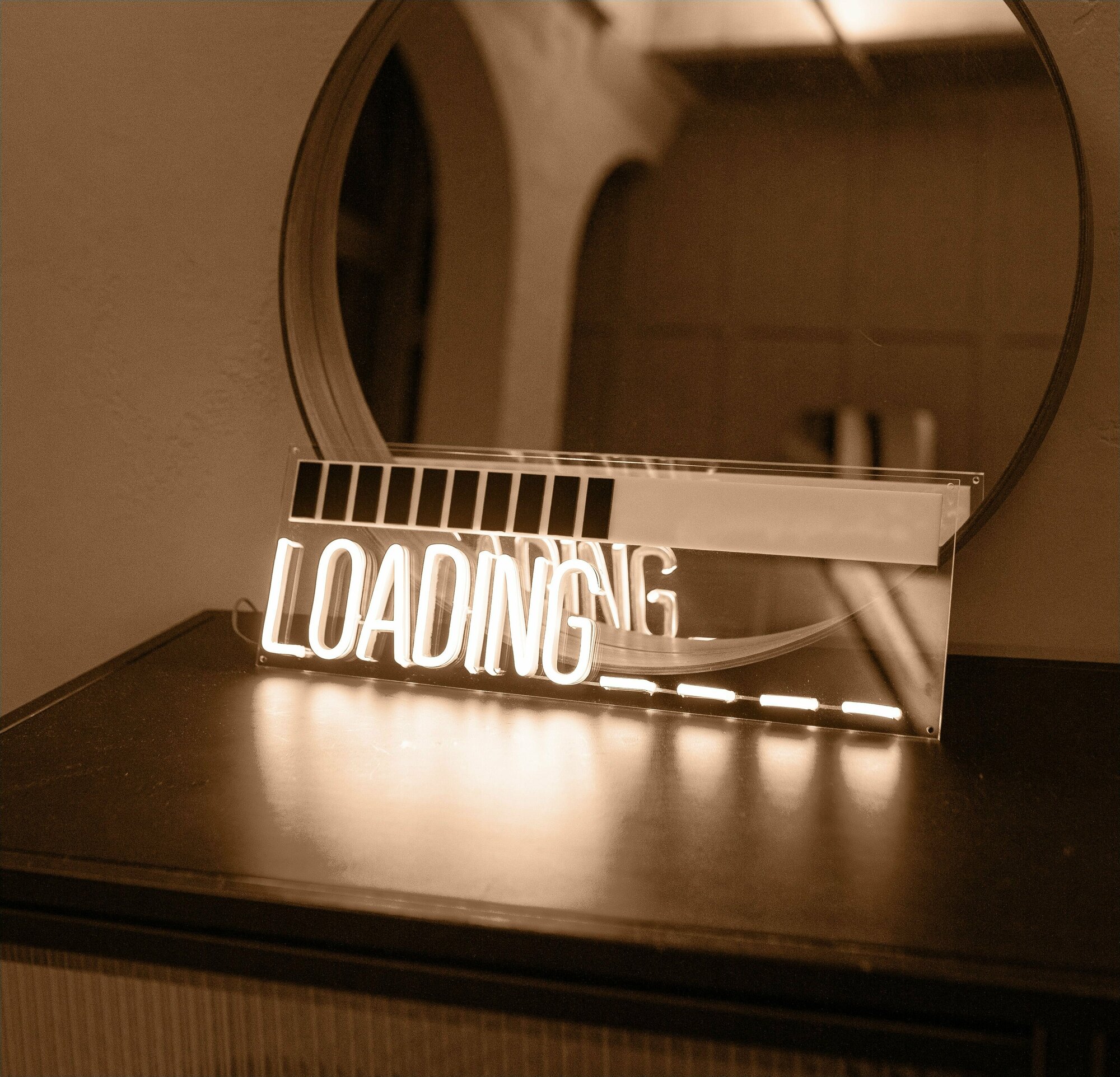 Светильник неоновый Загрузка Loading, 50х16 см, теплый белый