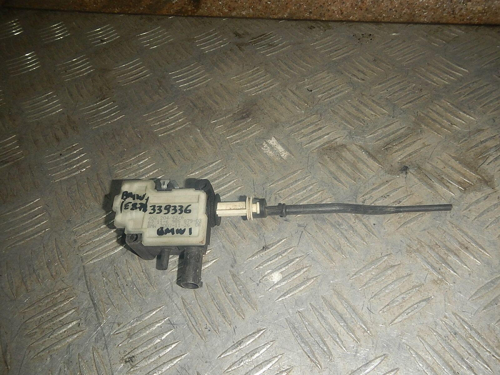 Б/У Активатор лючка бензобака, BMW (БМВ)-1 (E81, E87) (04-) BMW 1 (E81, E87) (04-11) Без повреждений. 339336 BMW арт. 67...