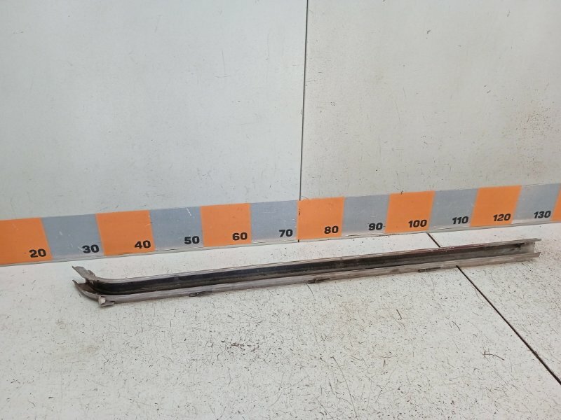 Б/У сдвижной двери, Хендай Старекс H1 Направляющая Hyundai H1 1997-2004 Прав. 258449 Hyundai-KIA арт. 839204H000