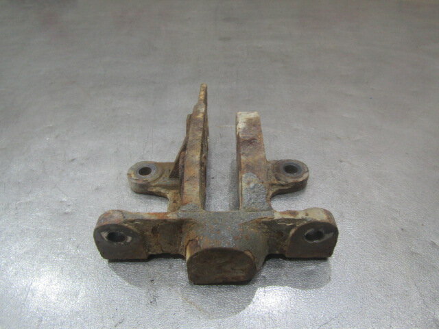 Кронштейн усилителя переднего бампера левый DAF CF85