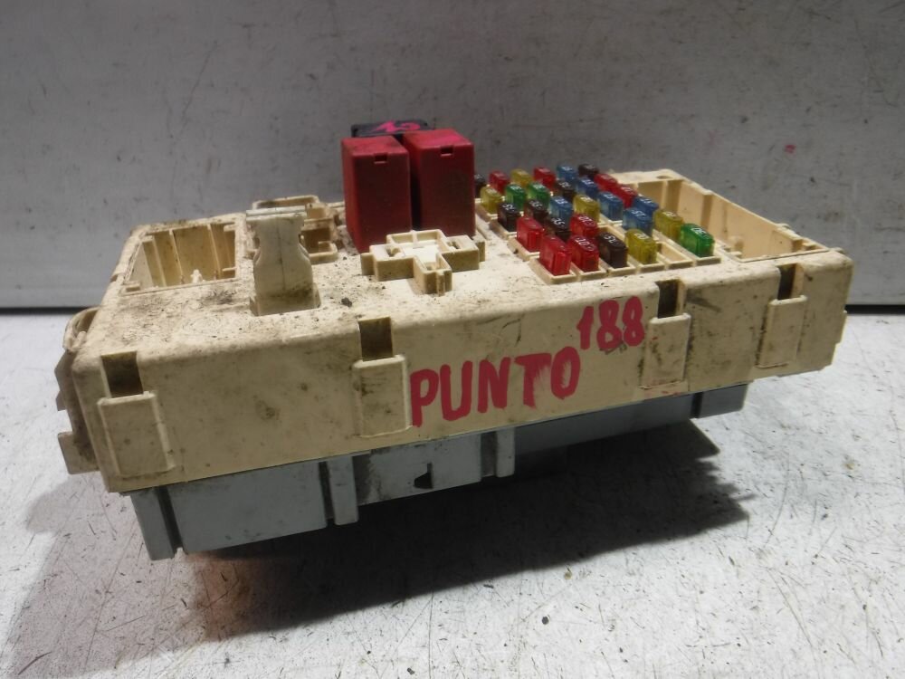 Блок предохранителей Fiat Punto 188 46812235