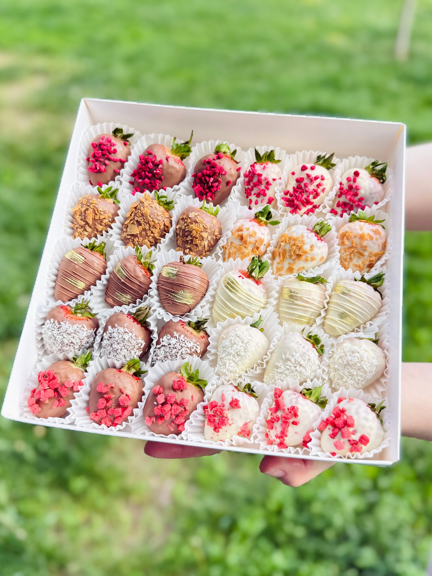 Подарочный набор клубника в шоколаде “So sweet”, подарок любимой девушке, в подарочной упаковке, 30-40 шт