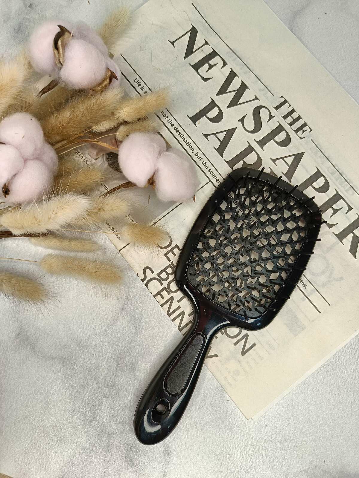 Массажная скелетная расческа для волос Черная