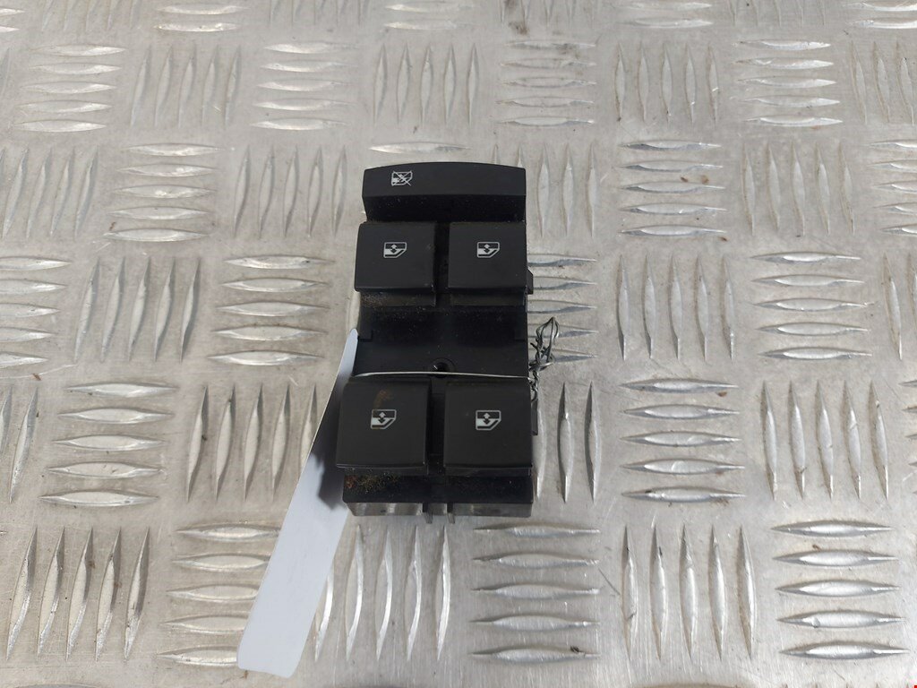 Блок управления стеклоподъемниками Chevrolet Cruze 3 (J400) 13408998 арт. 991815