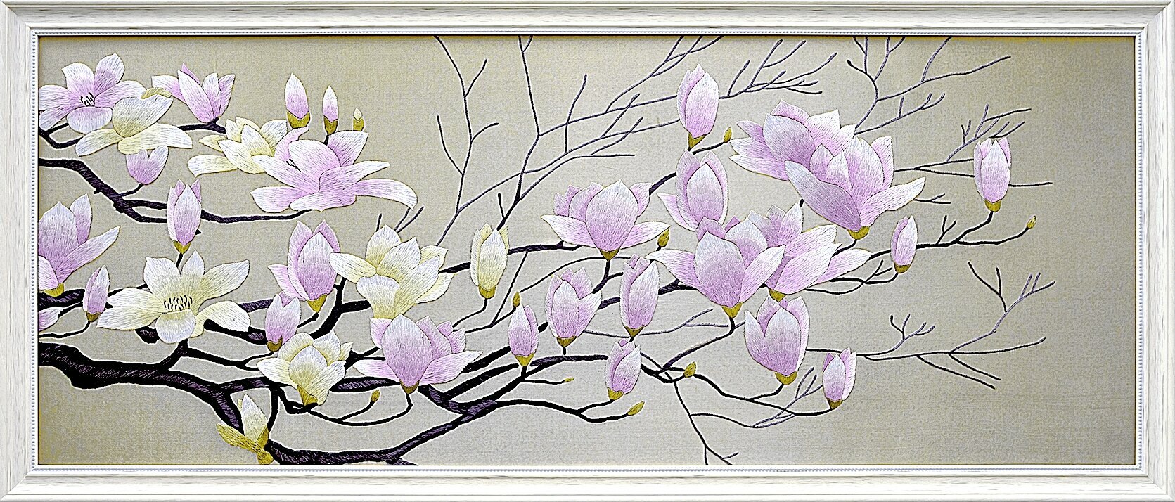 Декоративная настенная картина Живой Шелк Панно Нежная ветка магнолии, вышивка шелком ручной работы с 3D эффектом, см 107х45х3 в багете