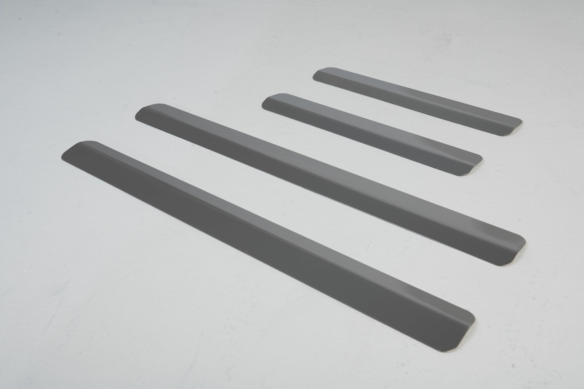 Накладки на пороги для Лада Приора / Lada Priora(краска)