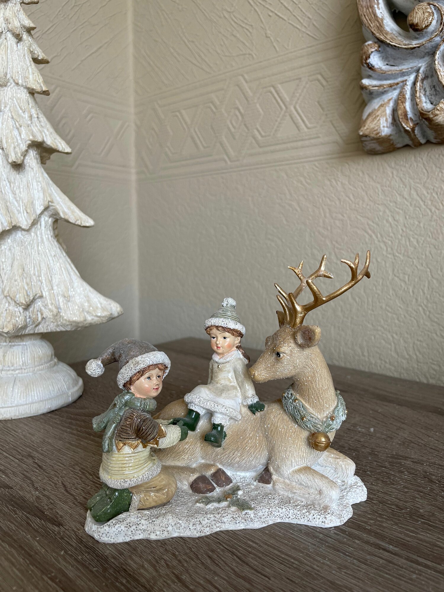 Олень/Дети на олене/Бежевые