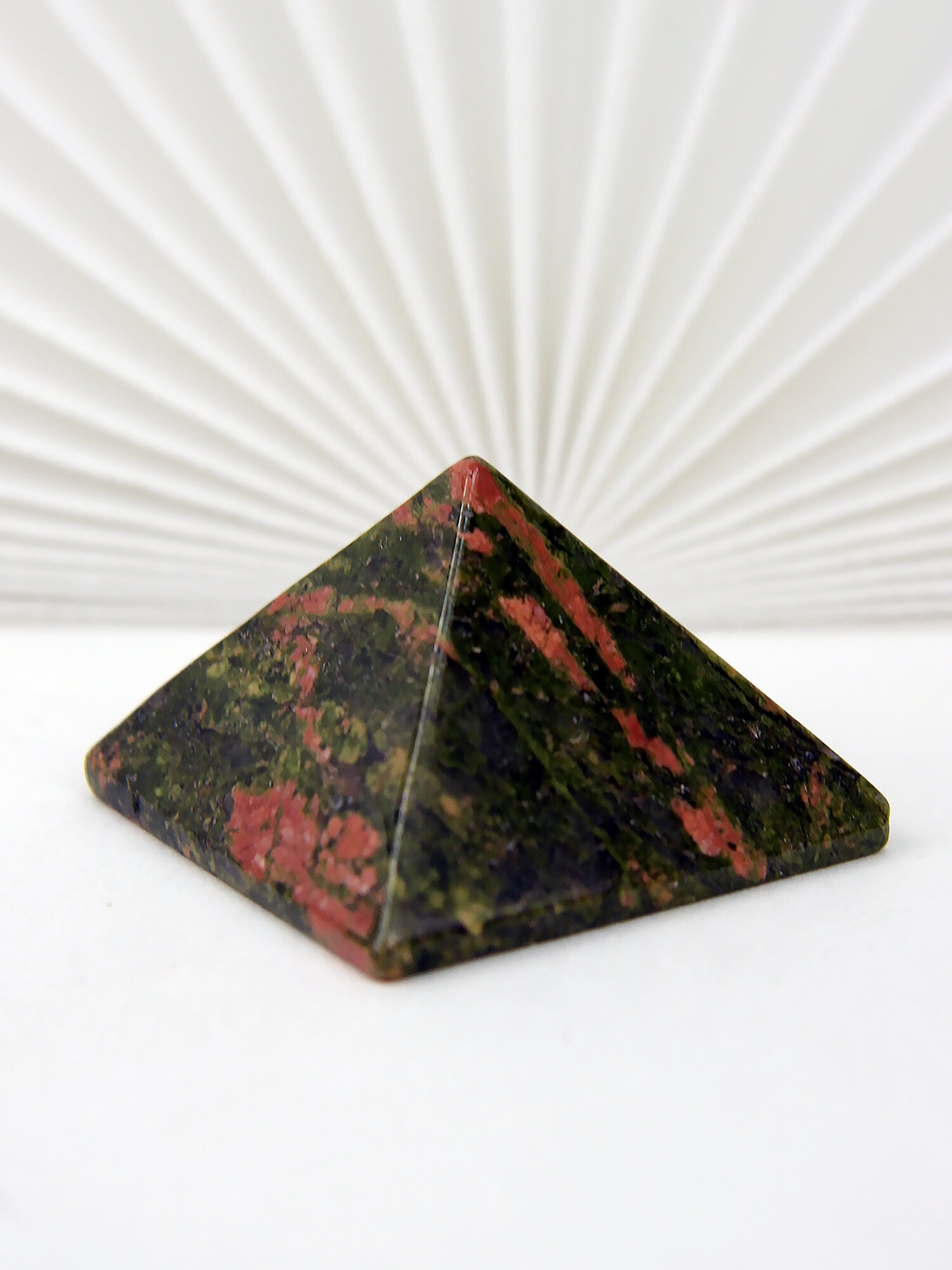 Пирамида из натурального камня, унакит. Талисман. Амулет. Оберег