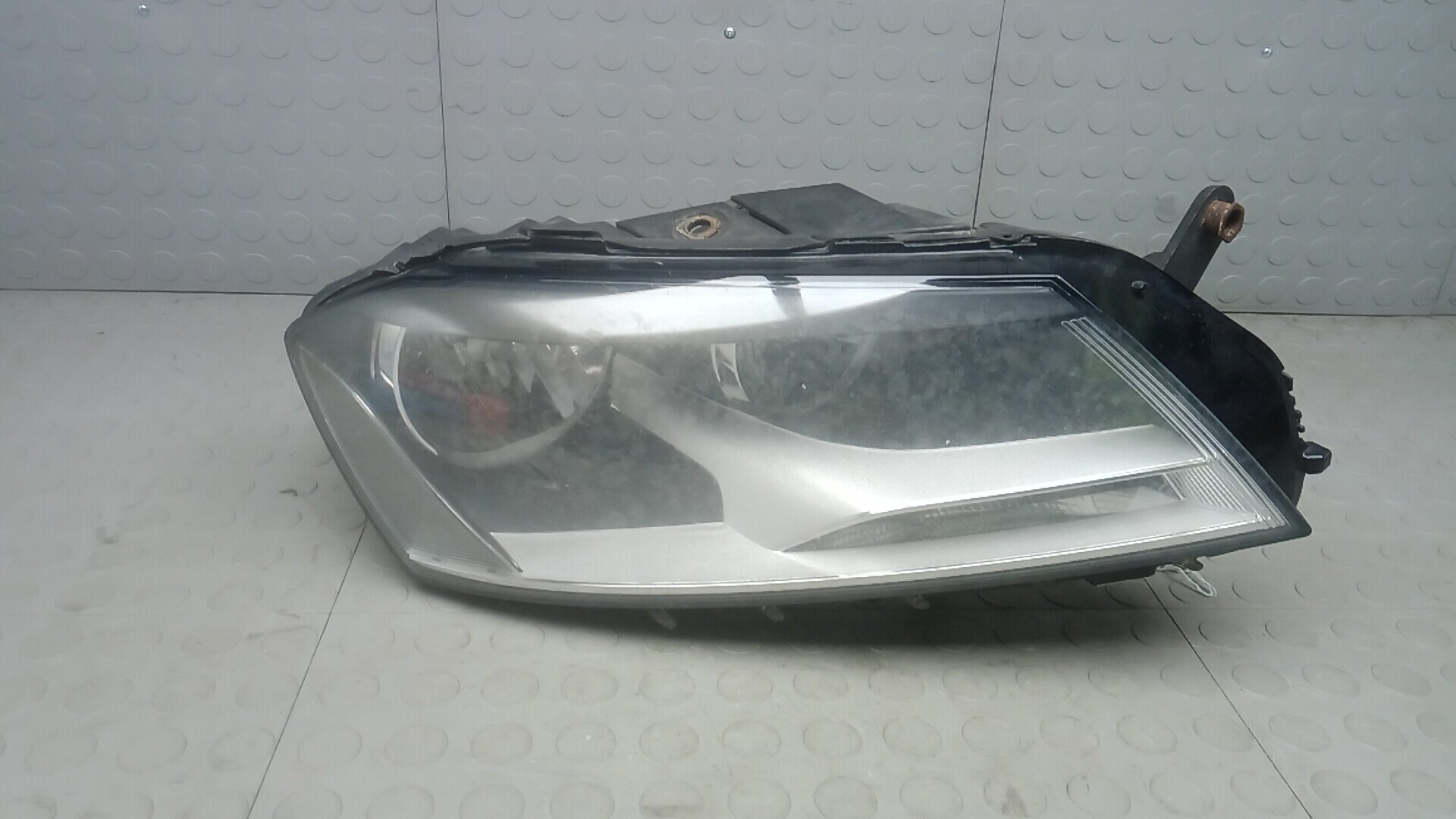 Фара правая VOLKSWAGEN PASSAT B7