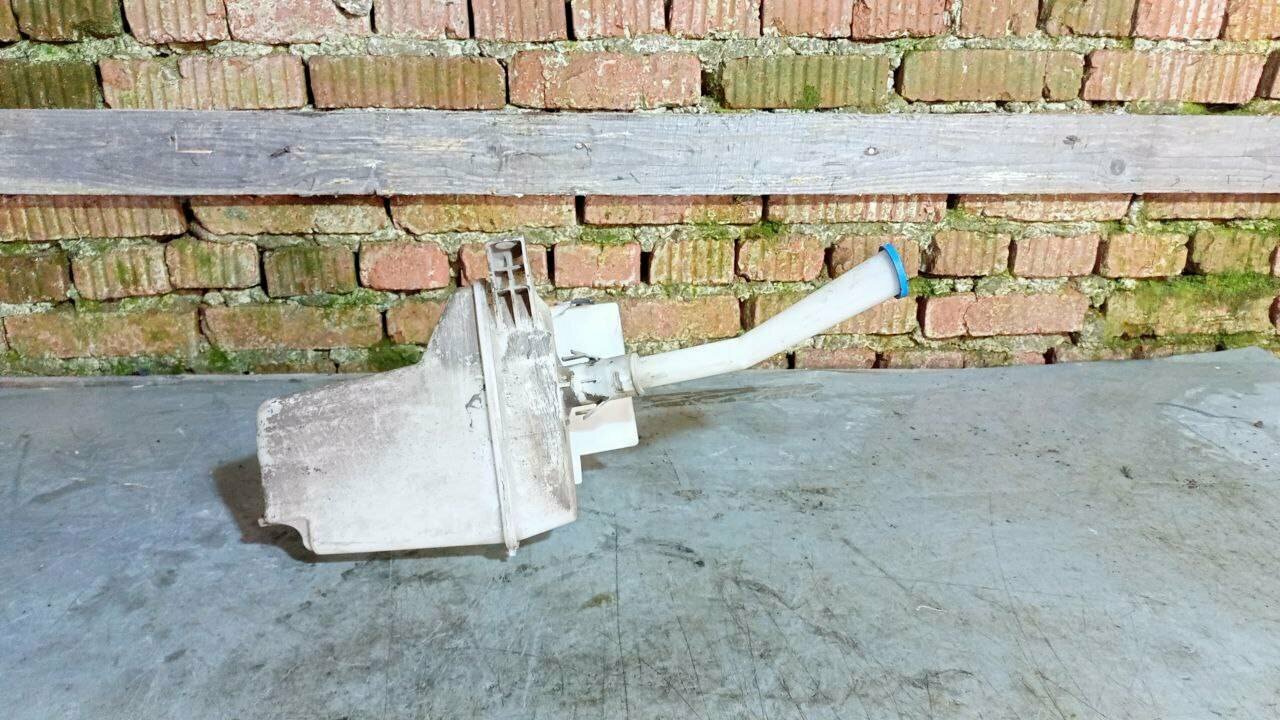 Бачок омывателя Toyota Corolla Verso E121 (2001 - 2004)