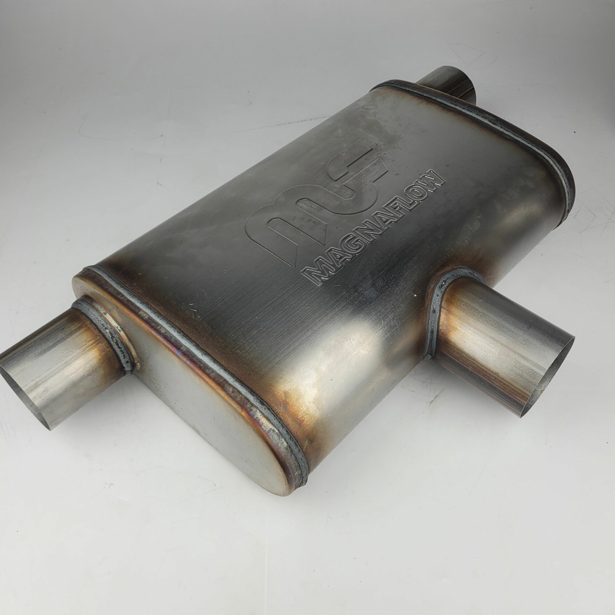 Глушитель прямоточный Magnaflow style 355мм (63-57мм Т-образный)