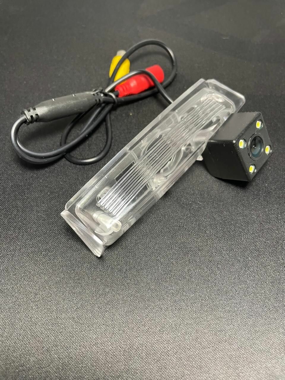 Камера заднего вида для Mitsubishi Pajero Sport (08-16) / Grandis (03-11)