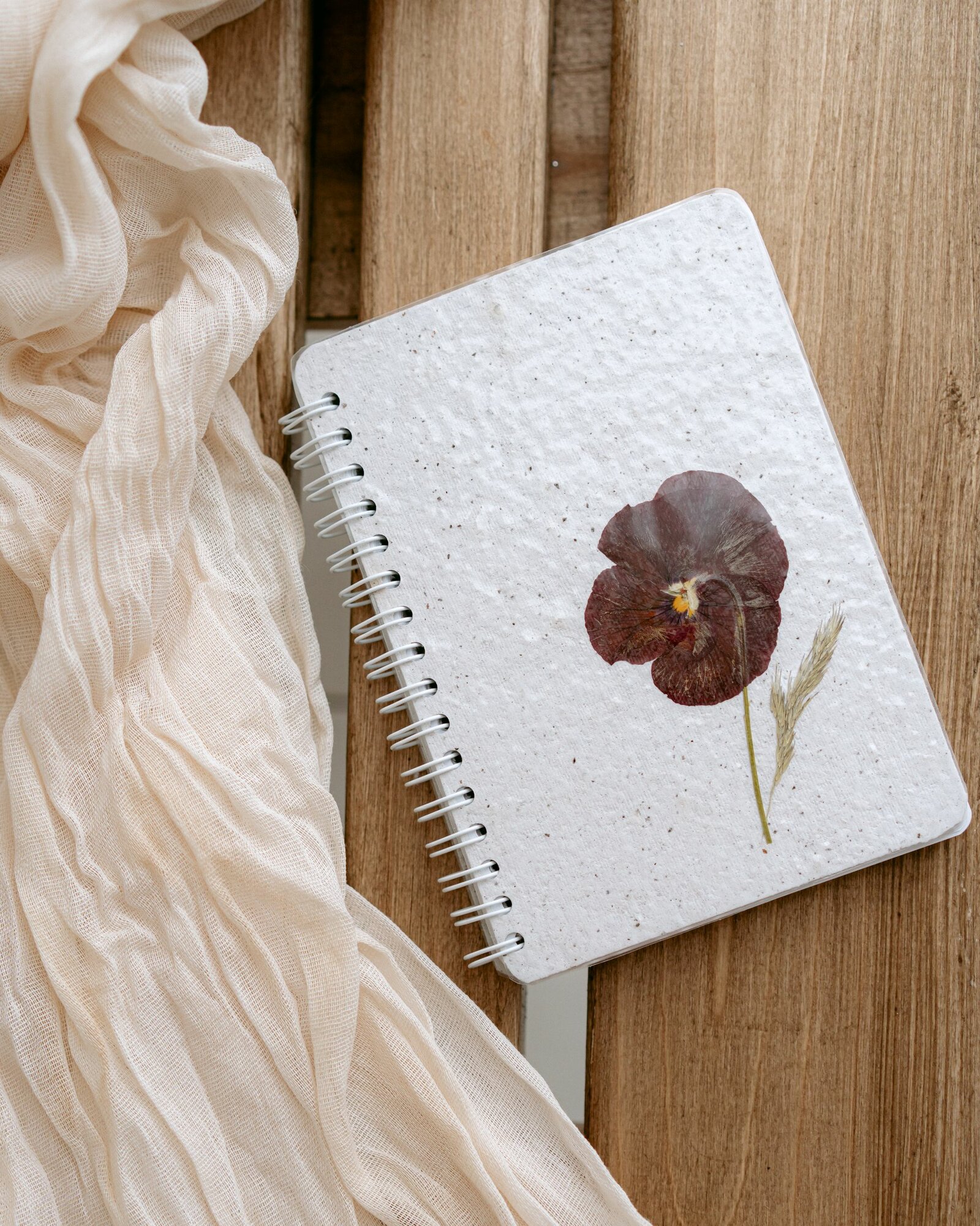 Блокнот ручной работы с сухоцветом, благое дело, 15*21 см, ламинация, 60 листов