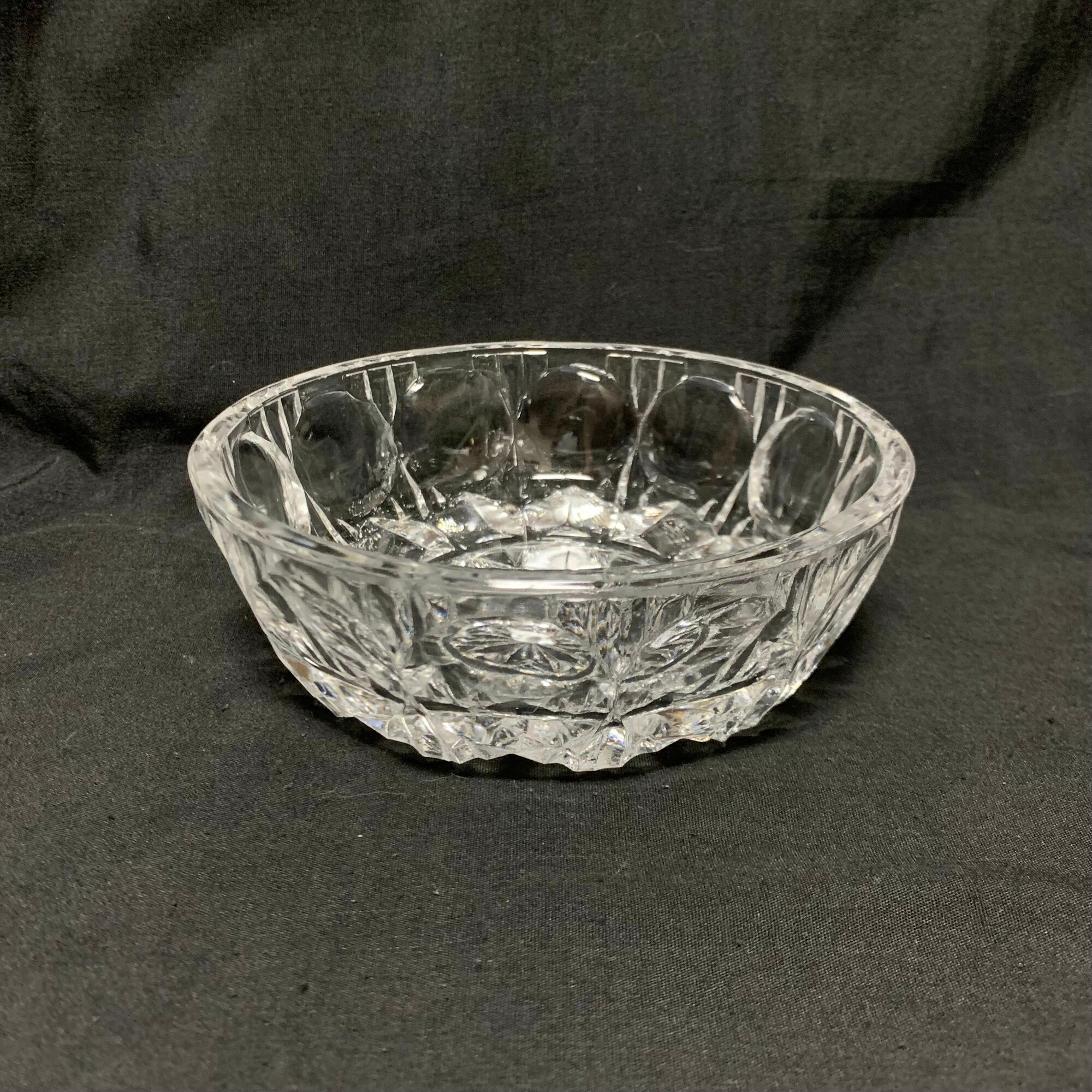 Литой хрустальный салатник "крупные кружочки"