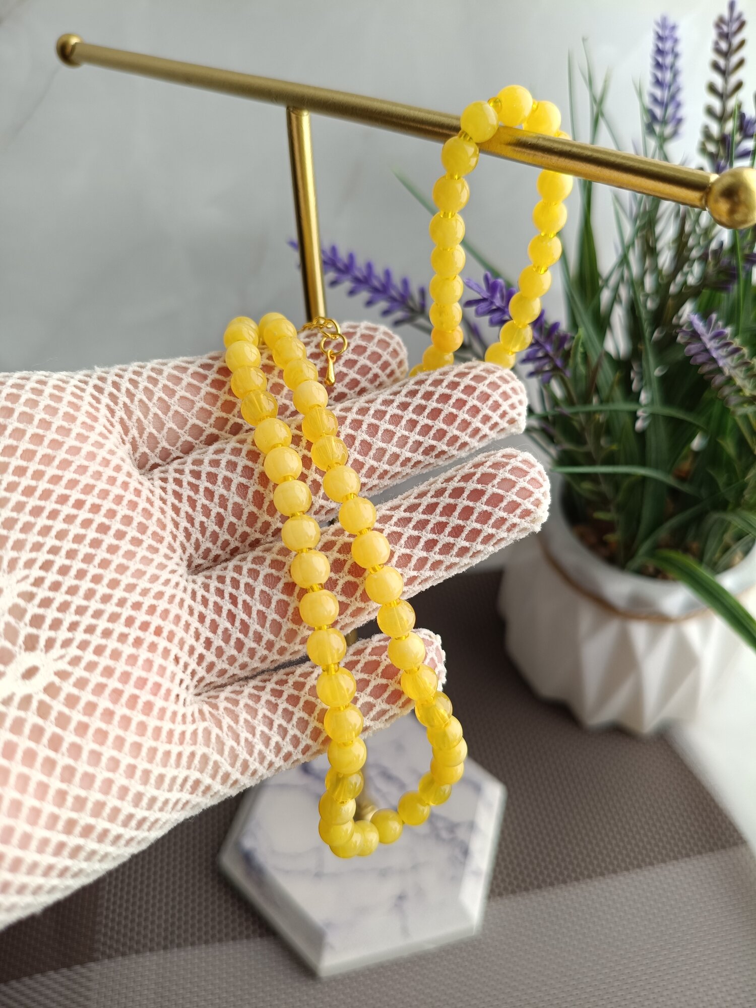 Бусы, акрил