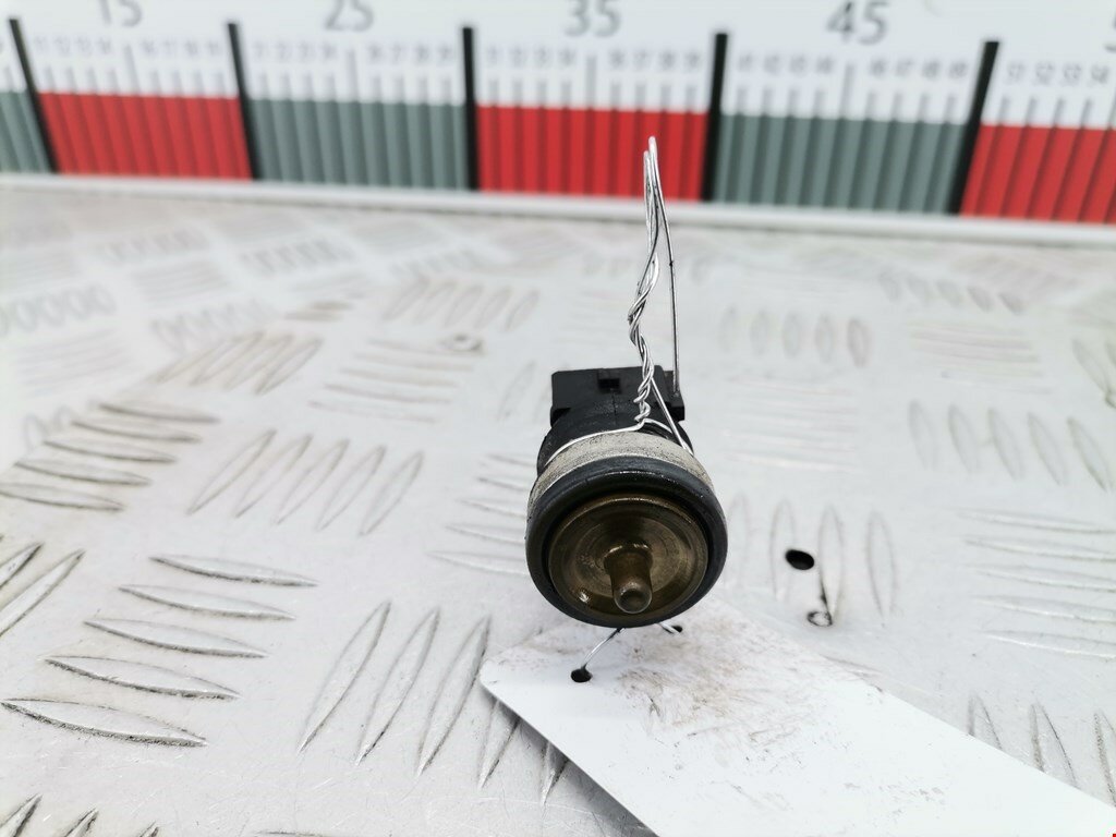 Датчик температуры охлаждающей жидкости Renault Kangoo 1 7700105087 арт. 1963626