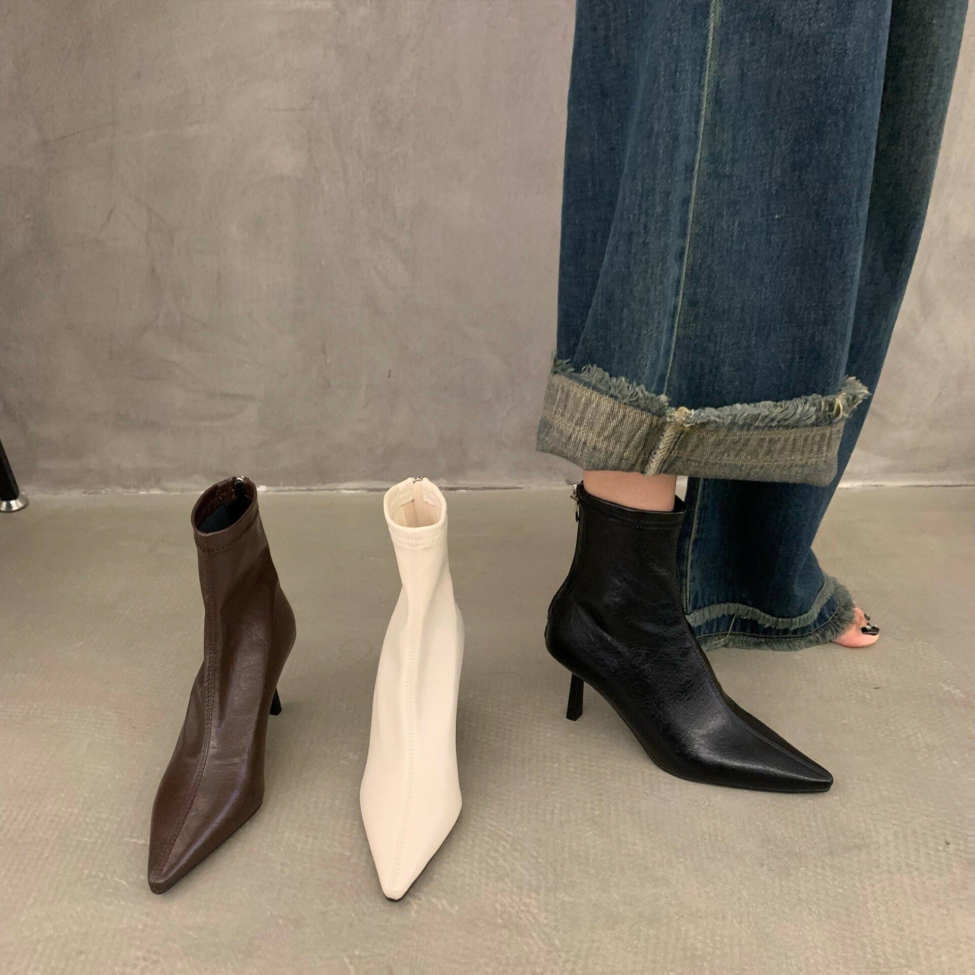 MOOCIE Весенние и осенние сапоги на шпильке с высоким каблуком, короткие сапоги с острым носком, женская обувь 2025 года, новые белые корейские узкие сапоги телесного цвета