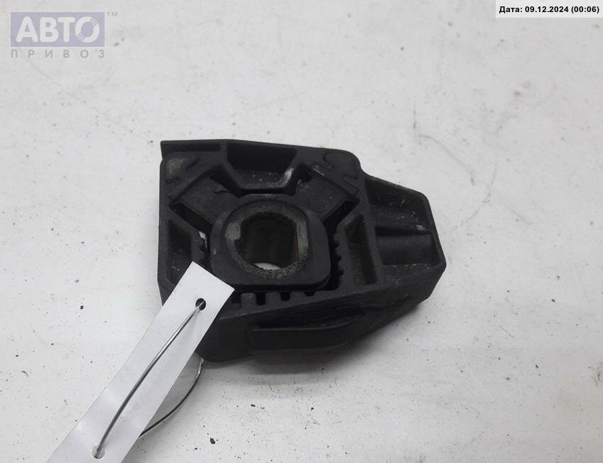 Кронштейн радиатора Volkswagen Golf-4