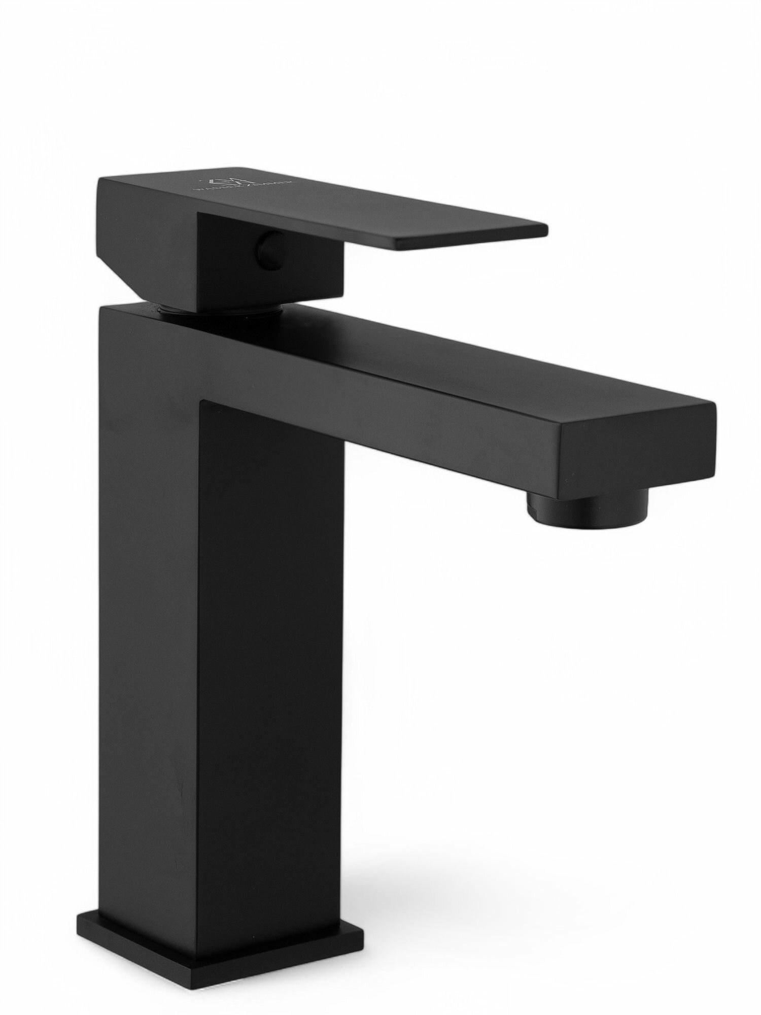 Смеситель для умывальника квадратный с литым изливом, черный матовый