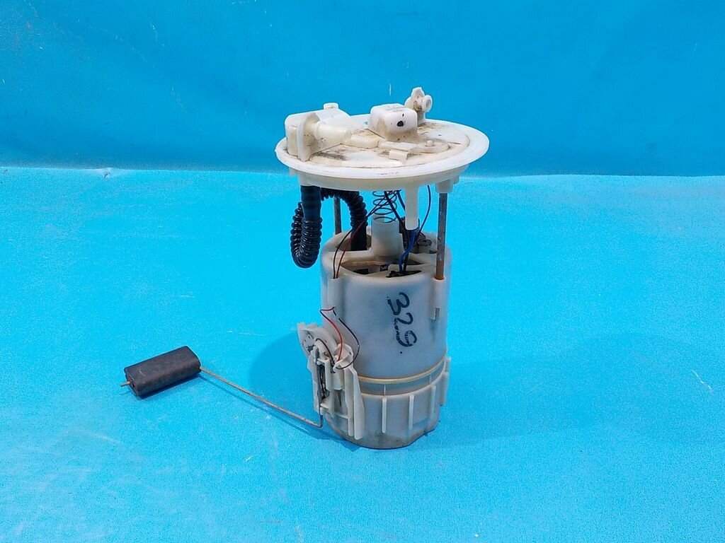 Топливный насос RENAULT Megane 2 2002-2009 8200683188 - Б/У