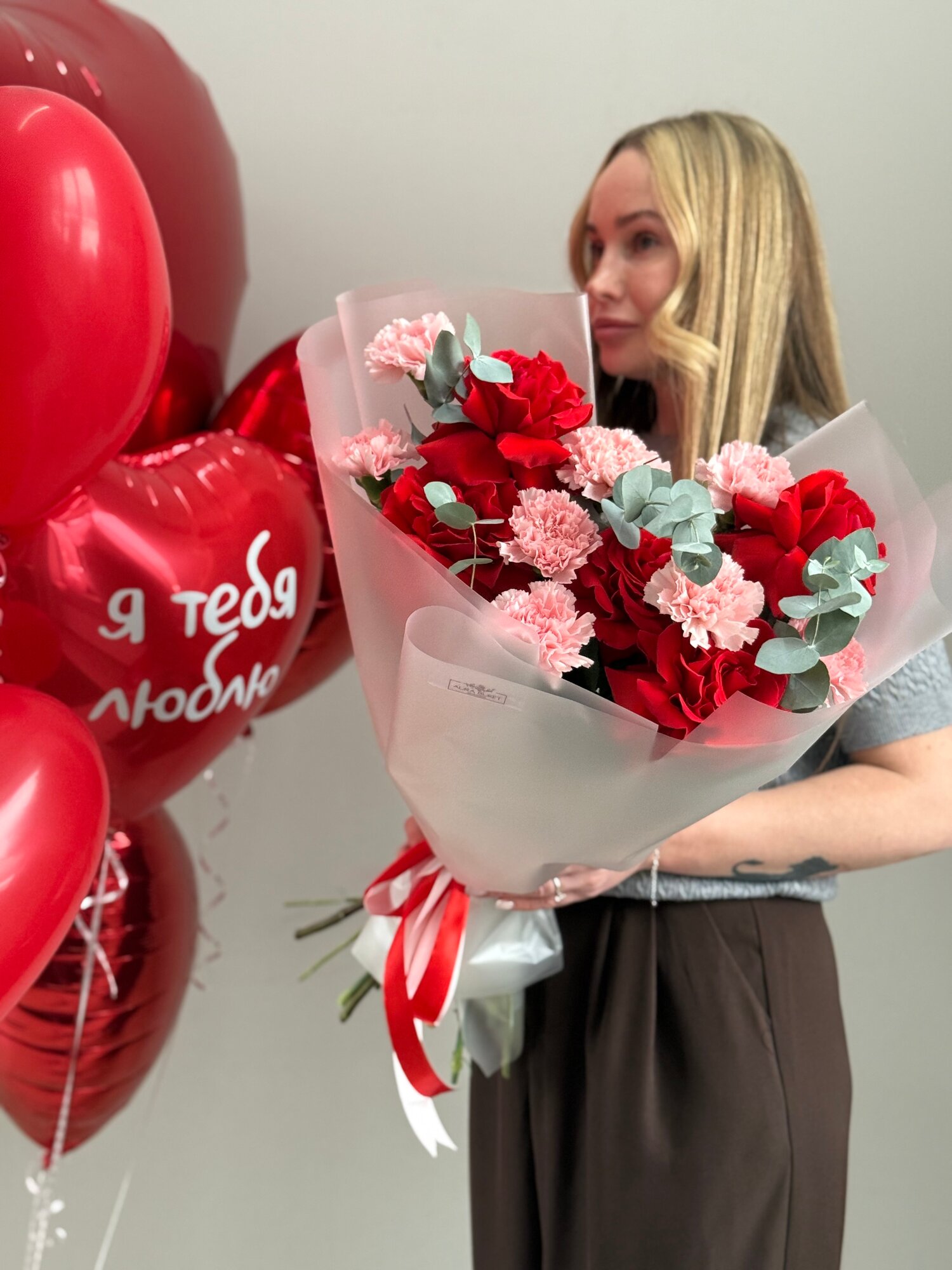 Букет "Авторский", из французских роз, диантусов, живые цветы