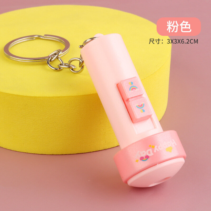 Миниатюрный фонарик-брелок для ключей, призы для детского сада, маленький фонарик в форме макарон, парный брелок для