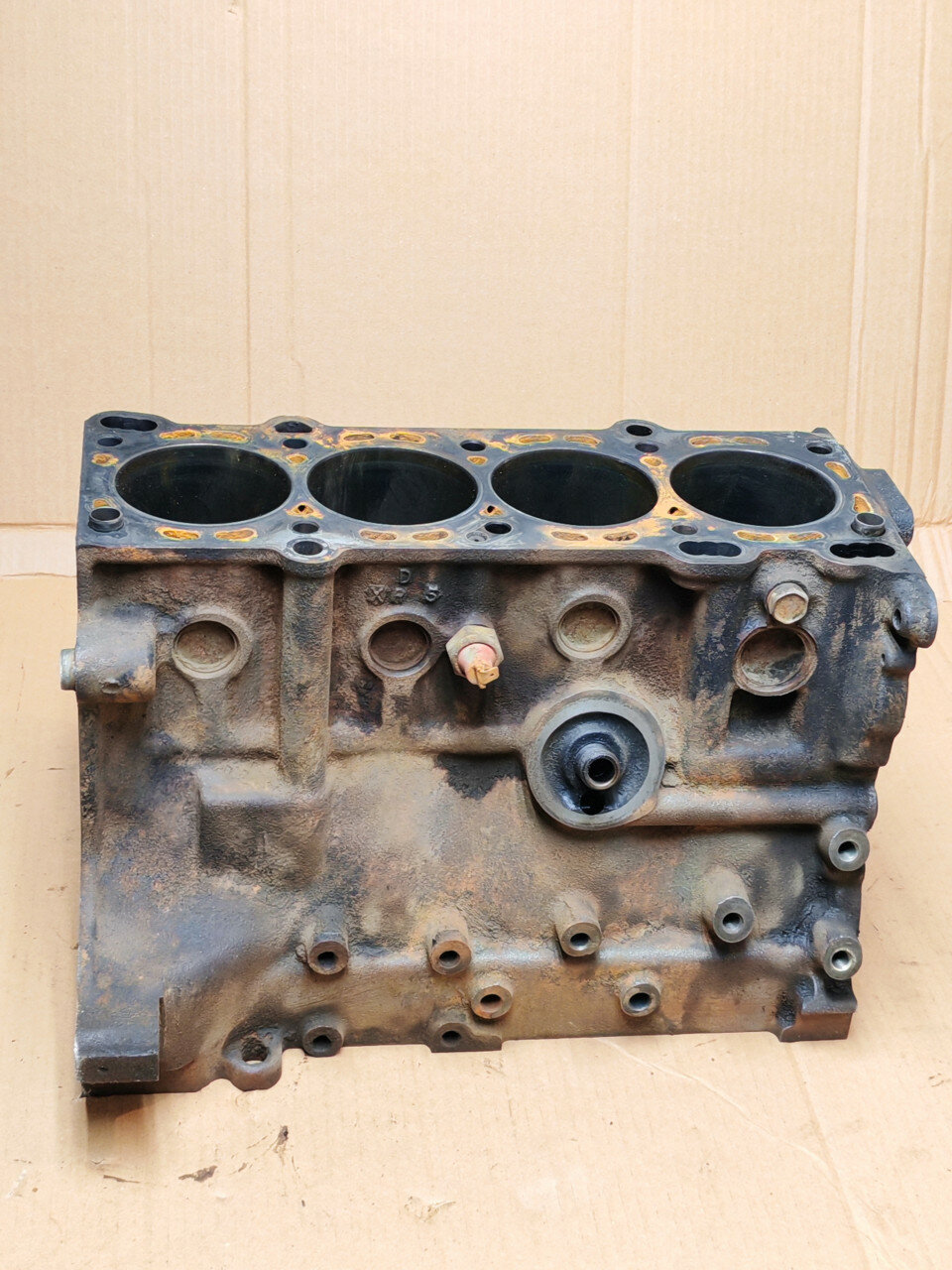 Блок ДВС Mazda 626 GE 1.8 хэтч. FP (под расточку, нет хона)