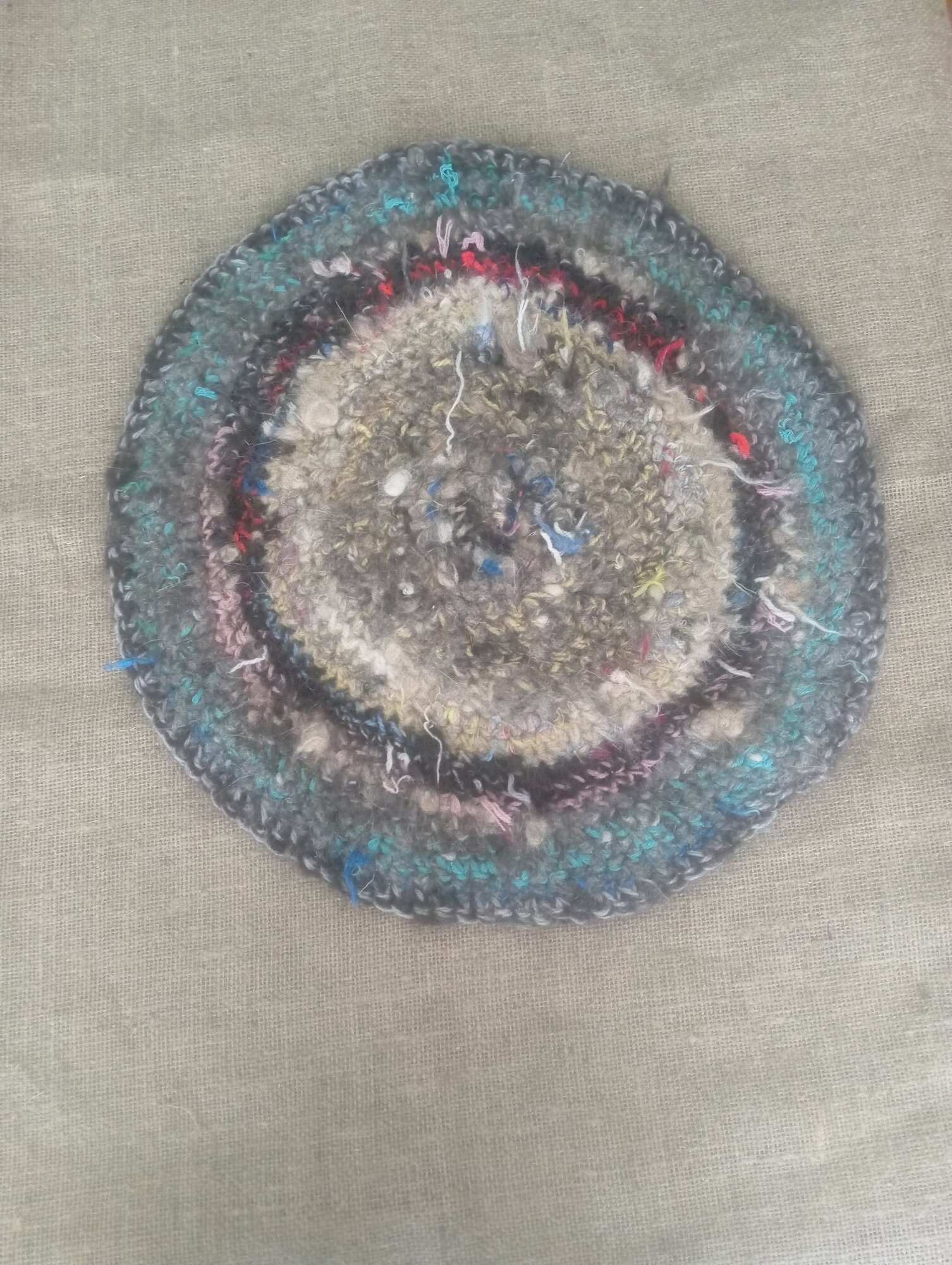 Коврик-сидушка вязаный из собачьей шерсти "Мухтар"