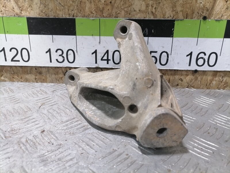Кронштейн двигателя AUDI A6 C7 2011-20 8K0199307BM