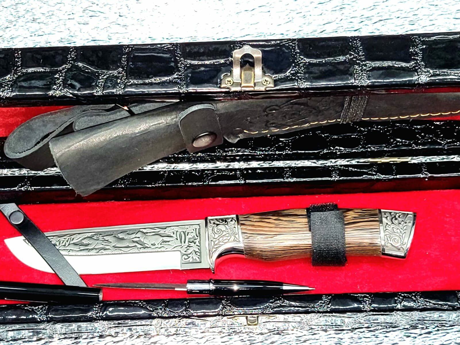 Нож туристический Кизляр "Волк-6", сталь 65Х13, с кожаным чехлом и подарочным футляром