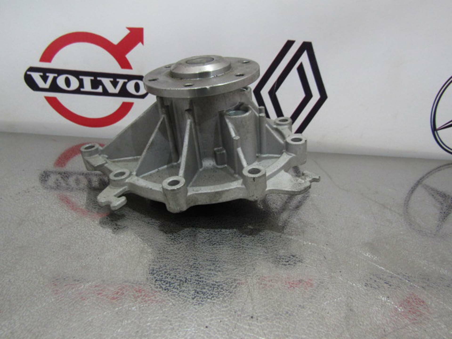 Насос системы охлаждения двигателя D2066 MAN TGA, TGS, TGX, без шкива, есть повреждение