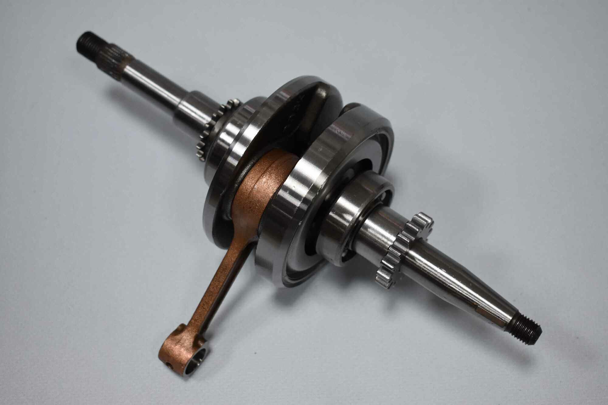 Коленвал для скутера 50-70 кубов 139QMB 50/80см3 16 зубьев шестерня маслонасоса