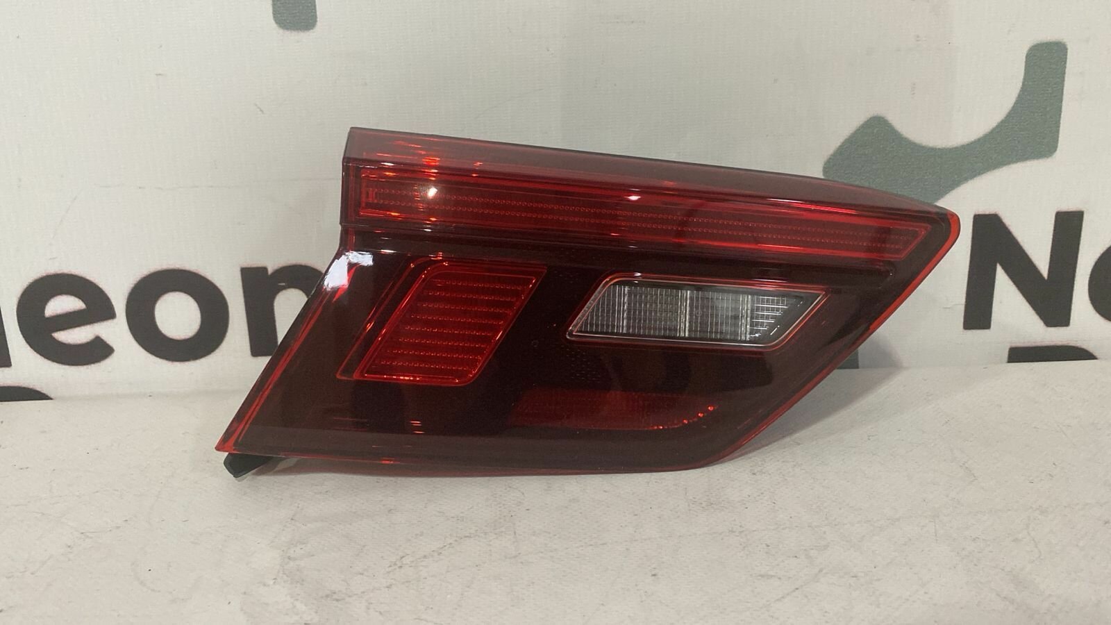 Фонарь Neom.Parts 5NA945093, задний, для Volkswagen Tiguan II (2016-2020), левый