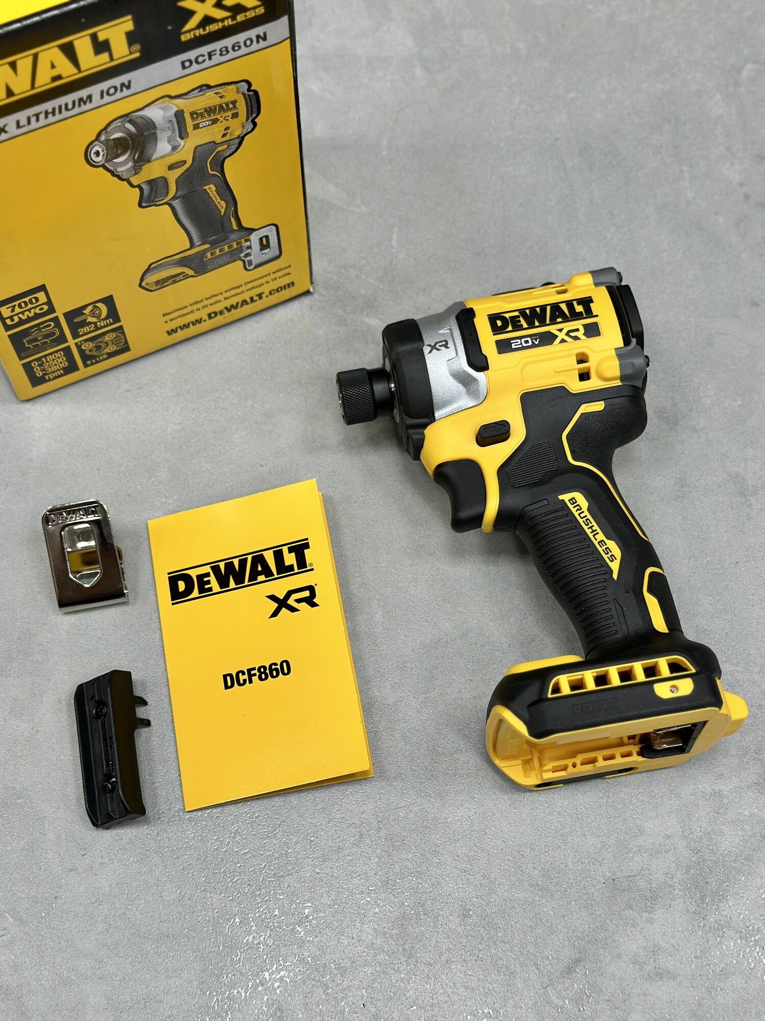 Аккумуляторный шуруповерт DeWalt DCF860N 20В