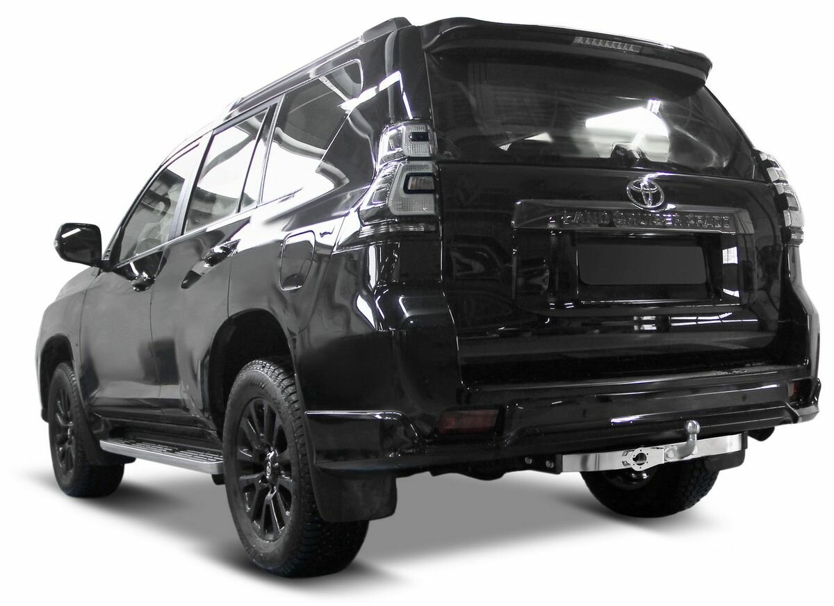 Фаркоп торцевой Berg для Toyota Land Cruiser Prado 150 рестайлинг (Black Onyx) 2020-н. в, с нерж. накладкой, шар F, 1500/75 кг, F.5714.005