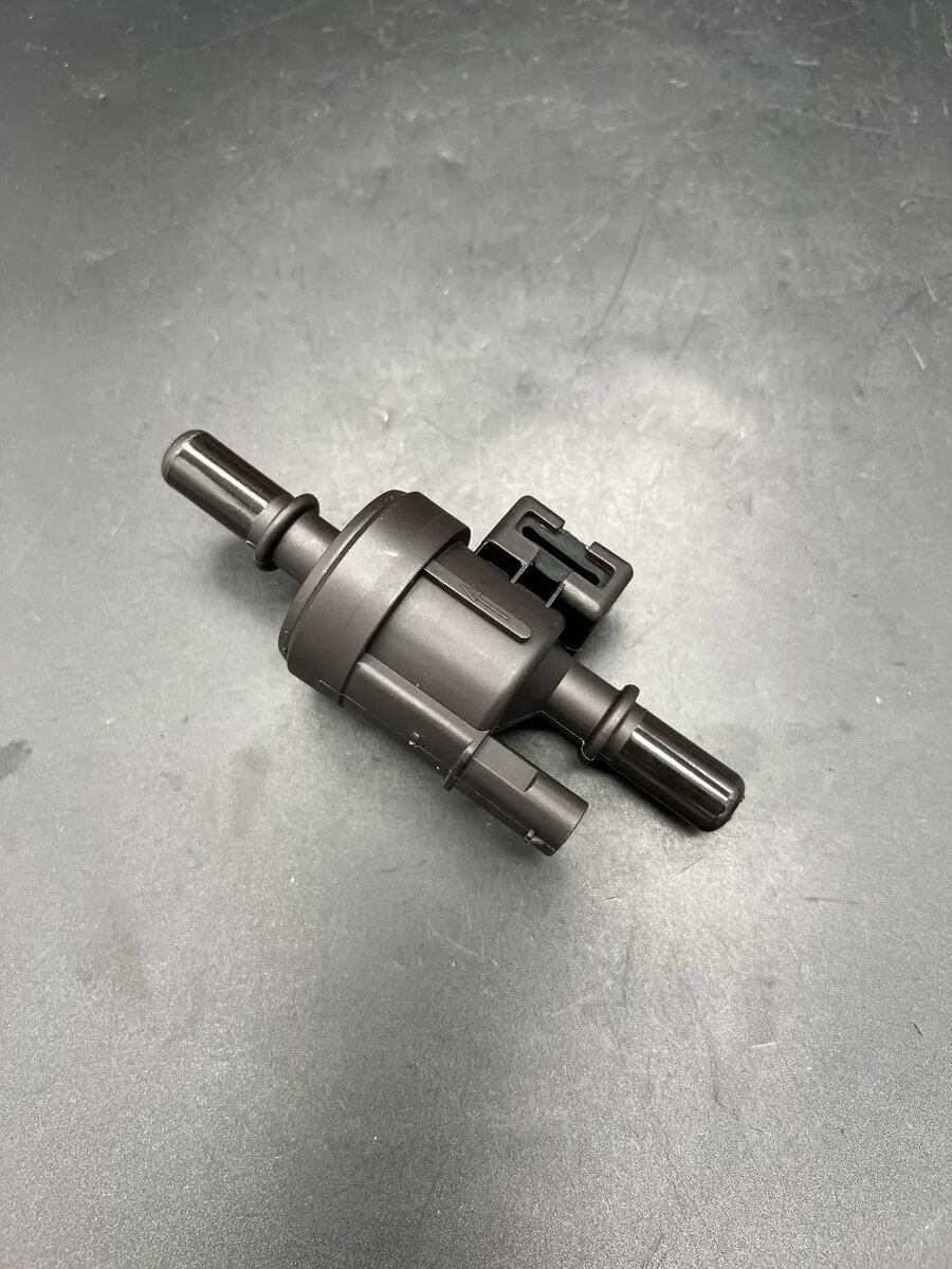 Клапан вентиляции топливного бака Новое Cargoparts