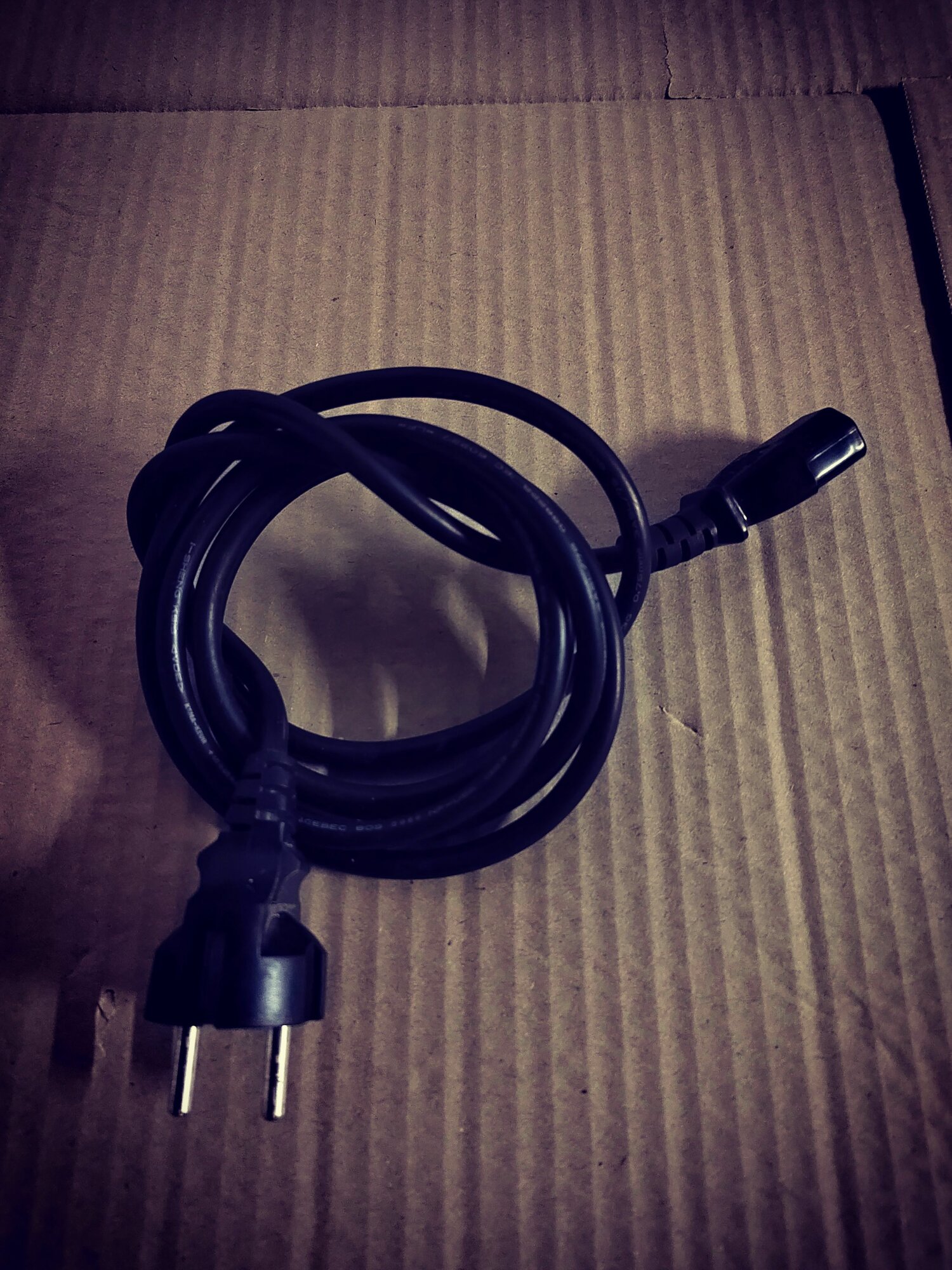 Сетевой кабель питания C13 компьютерный.