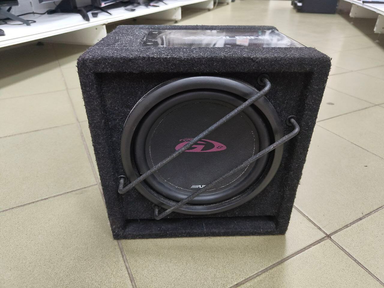 Автомобильный корпусной сабвуфер 8” (20 см) ALPINE SBG-844BR Б/У уценк