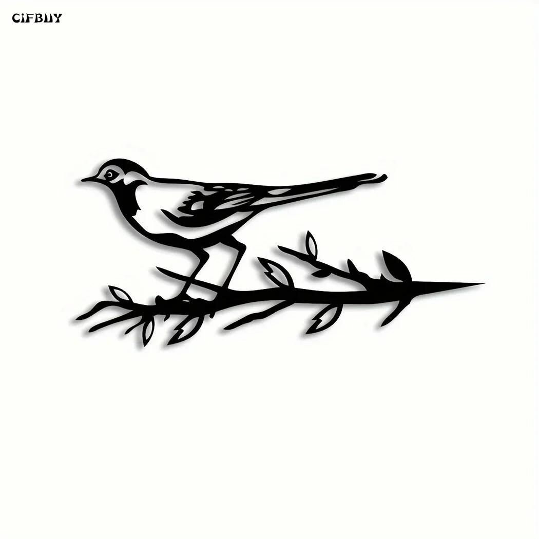 Кованая сорока на дереве декор для сада стильный