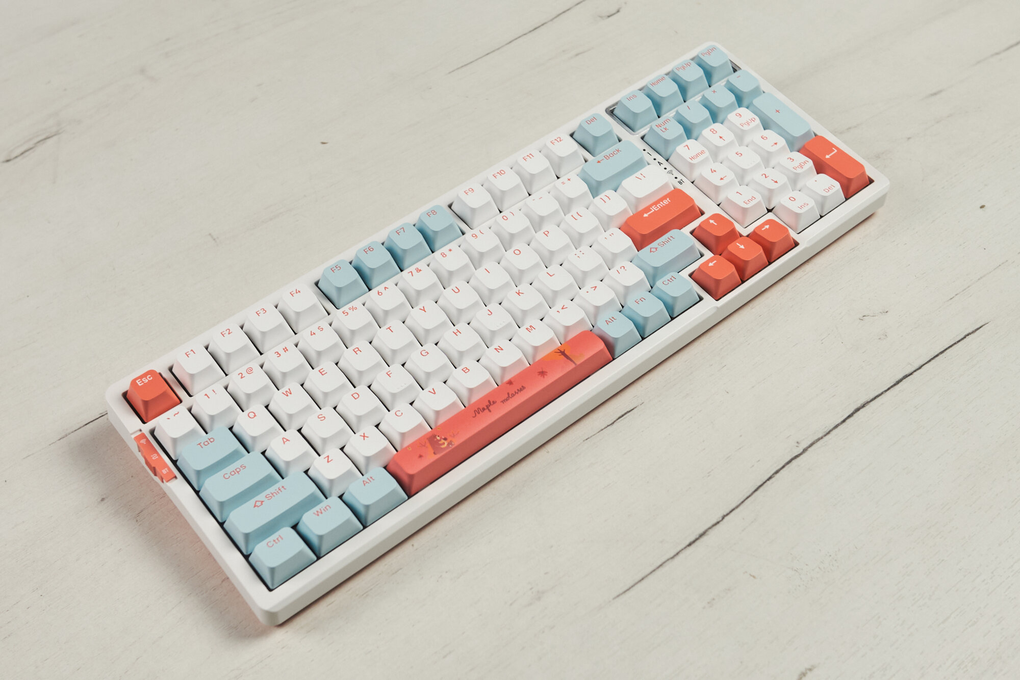 Беспроводная игровая механическая клавиатура VGN V98 Pro V2. Maple sugar. RGB подсветка. Hot-swap