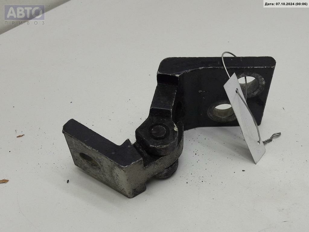 Петля двери задней правой Volkswagen Golf-3