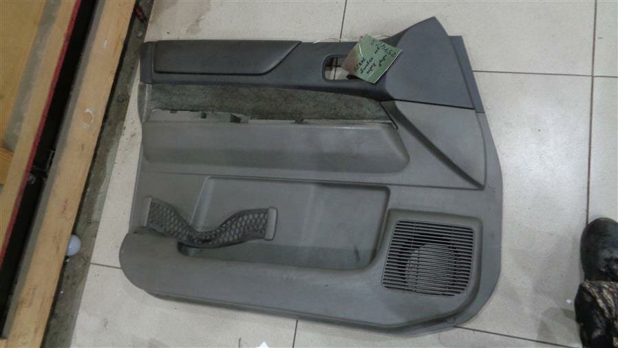 Обшивка двери передней левой от Nissan Patrol Y61 1997-2010