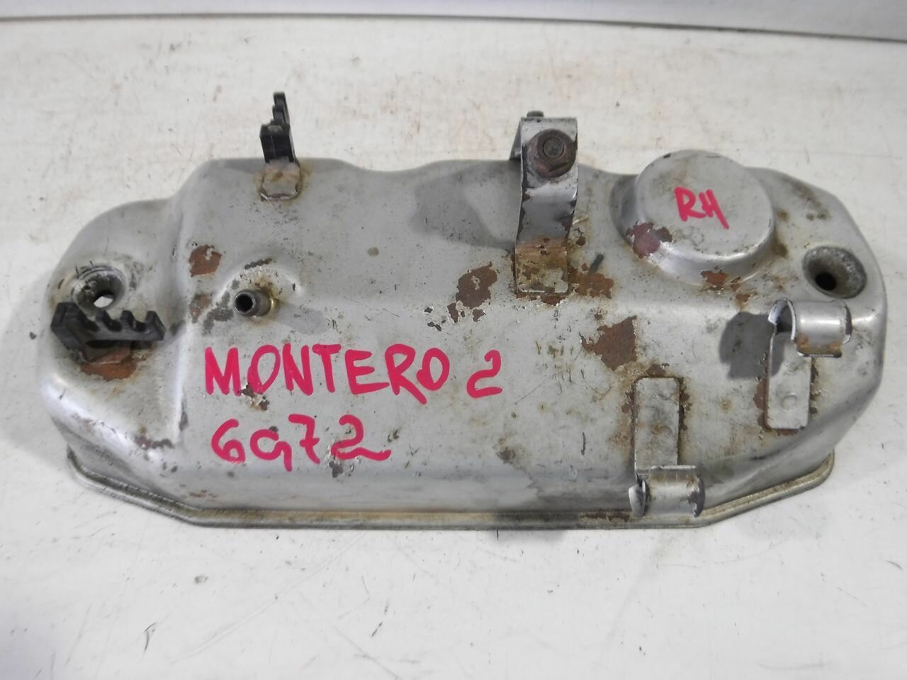 Клапанная крышка Mitsubishi Montero II 3.0 MD166602