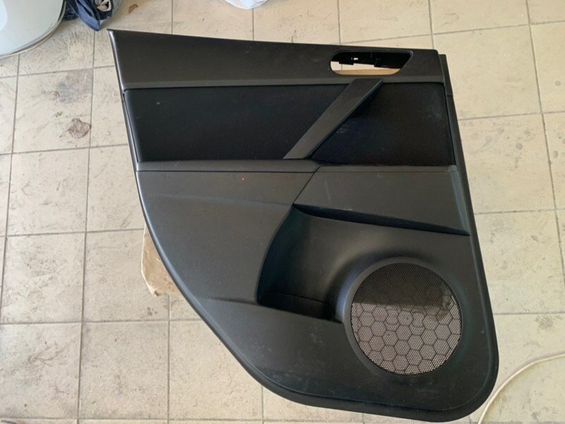 Обшивка двери задняя левая Mazda Mazda3 BL Z6 2009 BBM468567