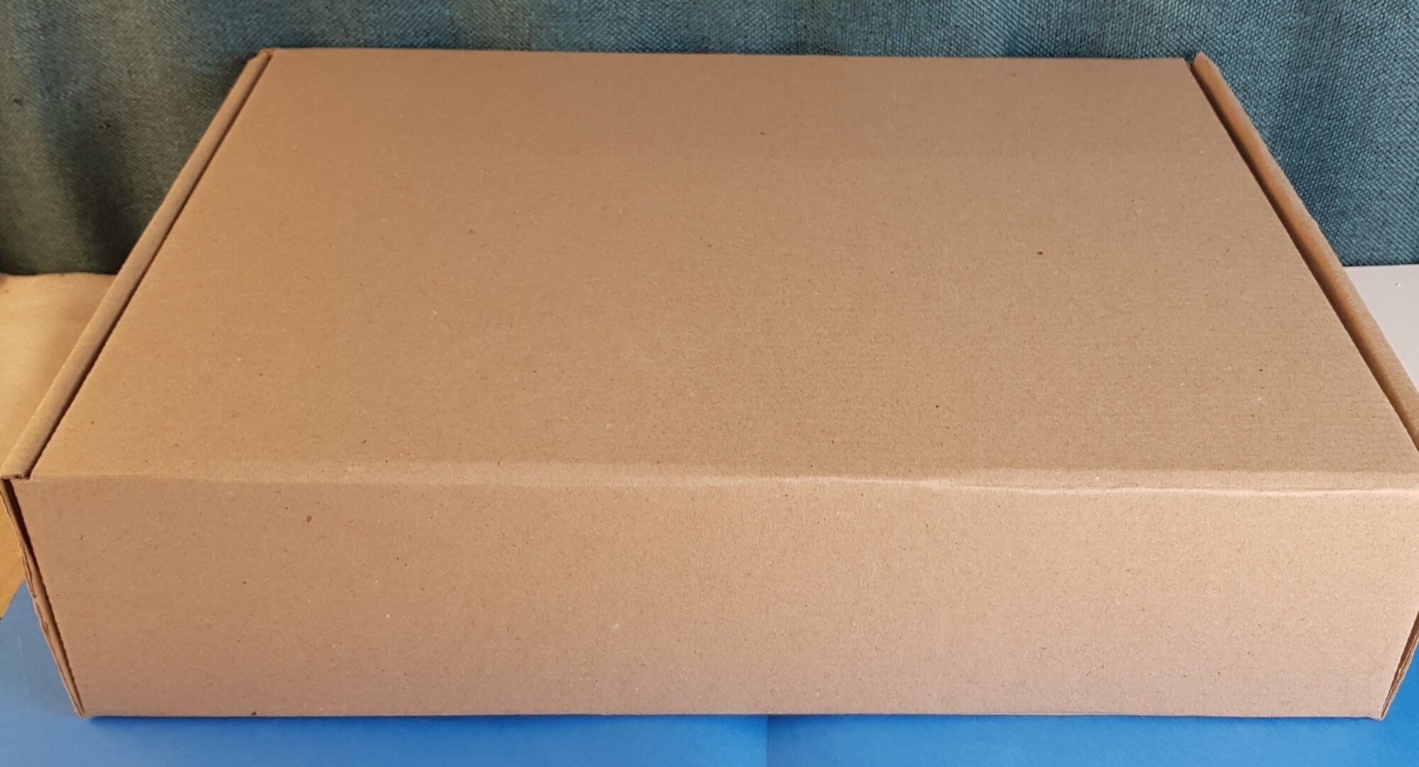 !09 Коробка сборная 38x28x9 см. цвет коричневый